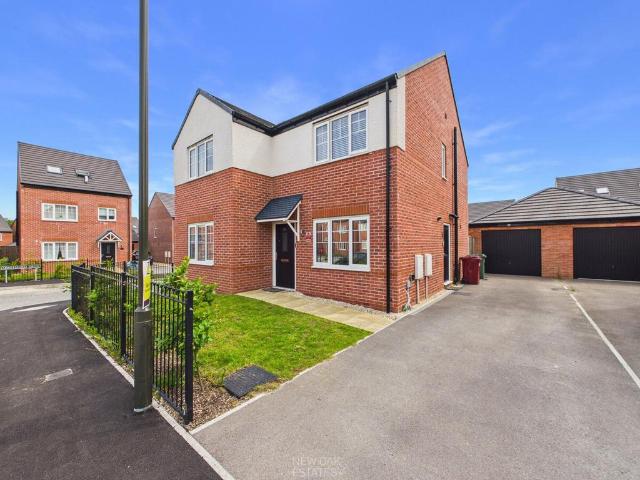 4 bedroom detached house to rent