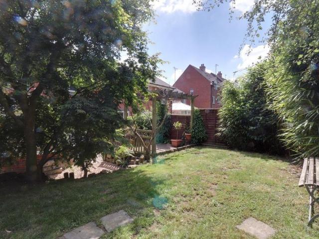 4 bedroom detached house to rent