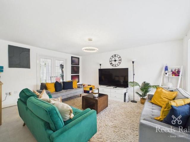 4 bedroom detached house to rent