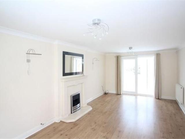 4 bedroom detached house to rent