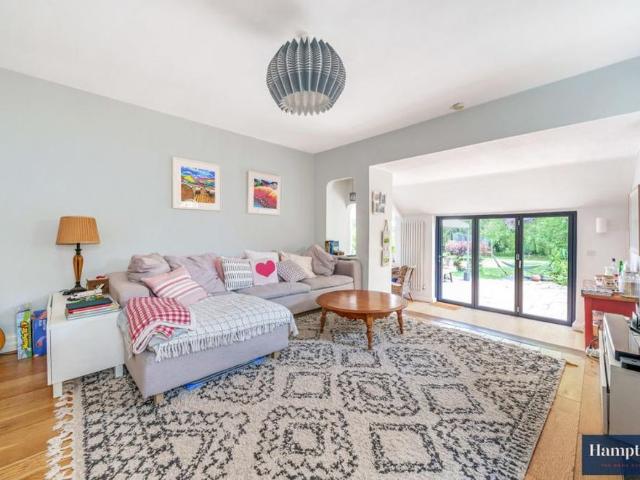 4 bedroom detached house to rent