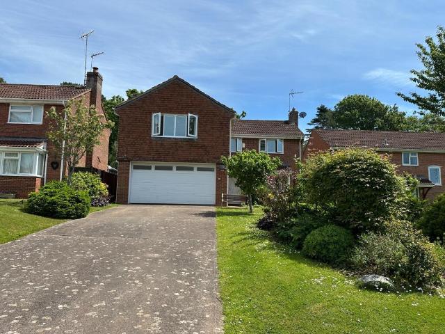 4 bedroom detached house to rent