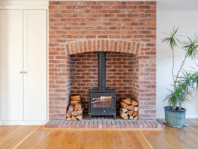 4 bedroom detached house to rent