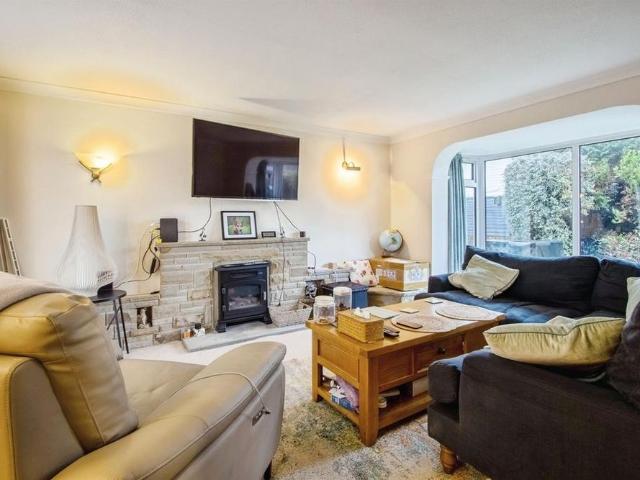 4 bedroom detached house to rent
