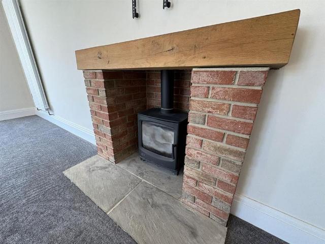 4 bedroom detached house to rent