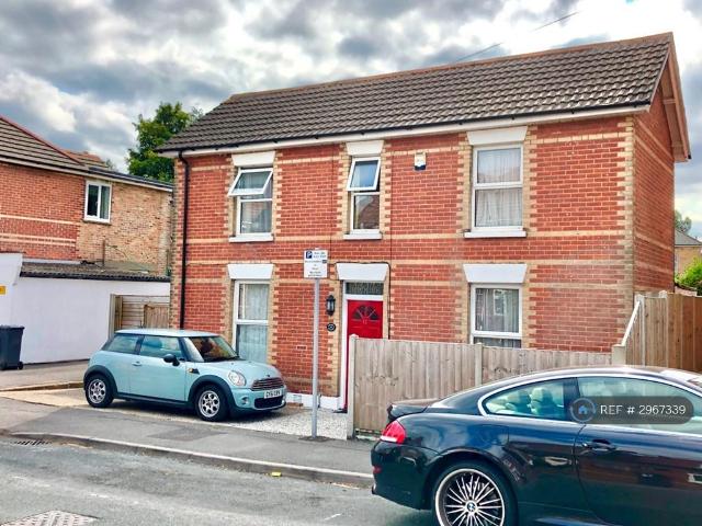 4 bedroom detached house to rent