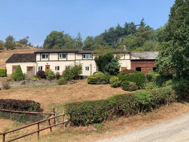4 bedroom detached house to rent