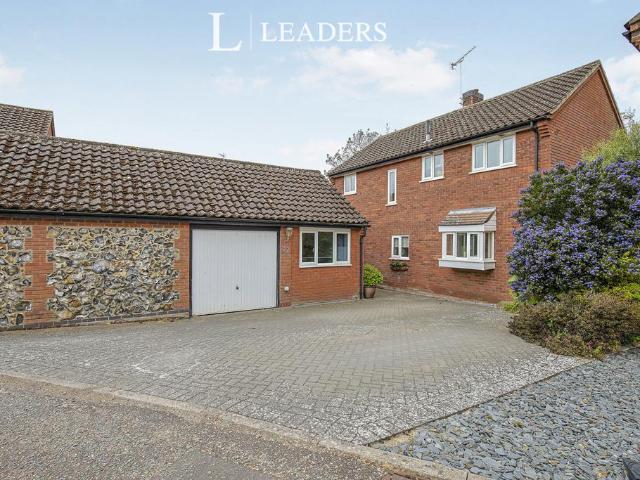 4 bedroom detached house to rent