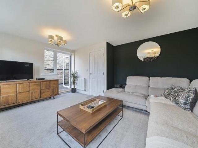 4 bedroom detached house to rent