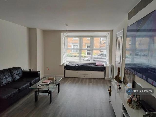 4 bedroom detached house to rent