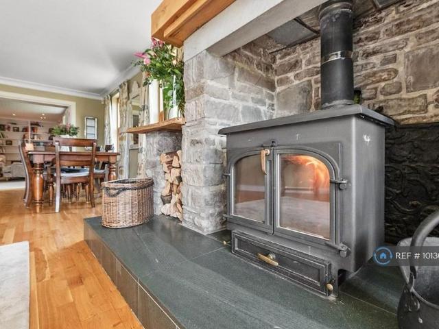 4 bedroom detached house to rent
