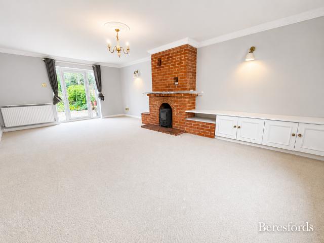 4 bedroom detached house to rent