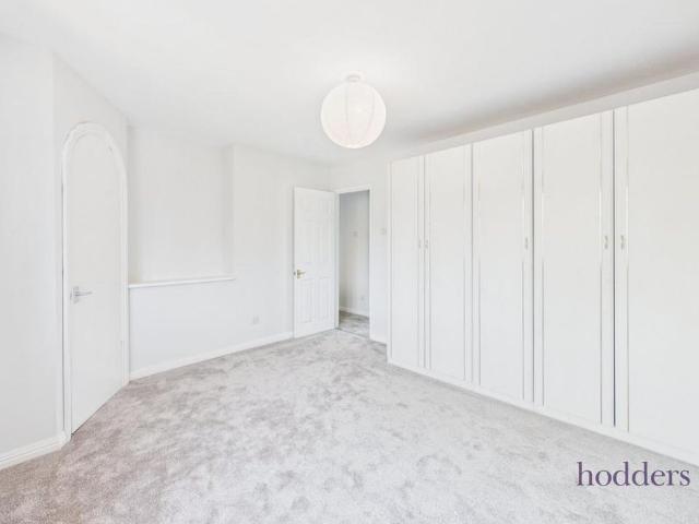 4 bedroom detached house to rent