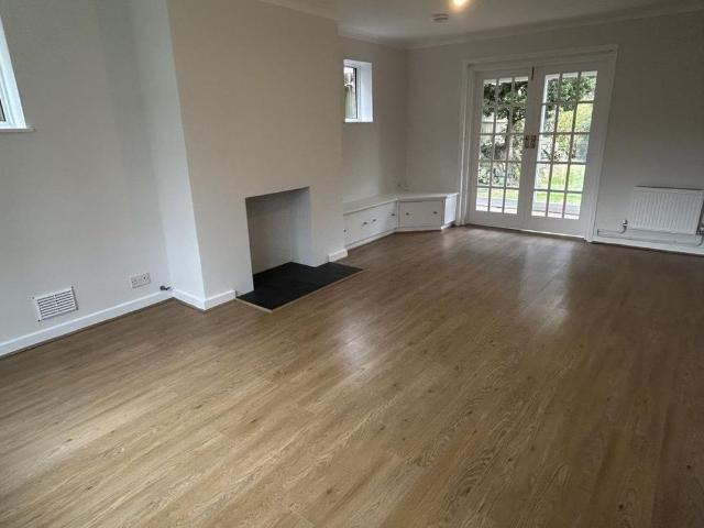 4 bedroom detached house to rent