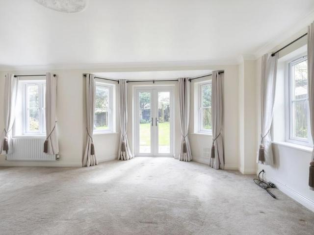 4 bedroom detached house to rent