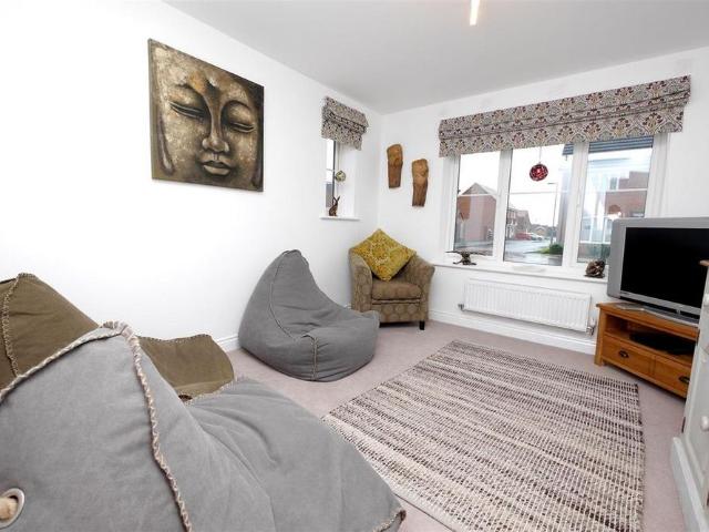 4 bedroom detached house to rent