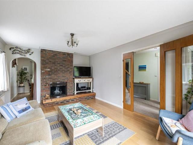 4 bedroom detached house to rent