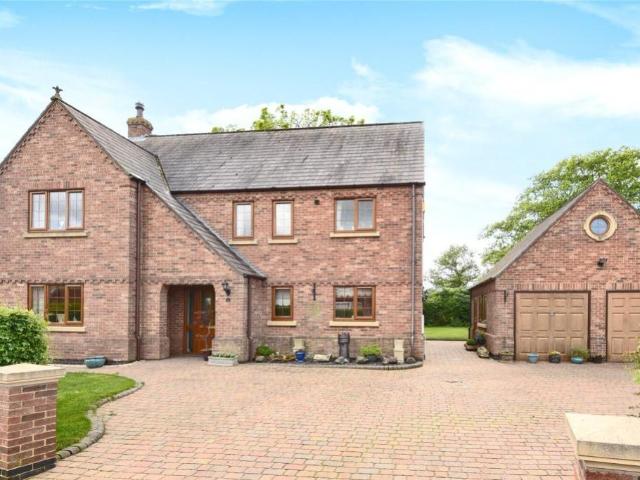 4 bedroom detached house to rent
