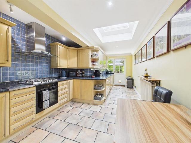 4 bedroom detached house to rent