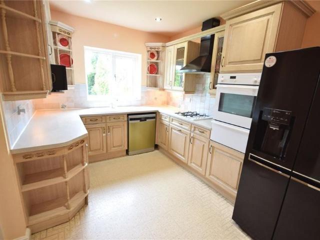 4 bedroom detached house to rent