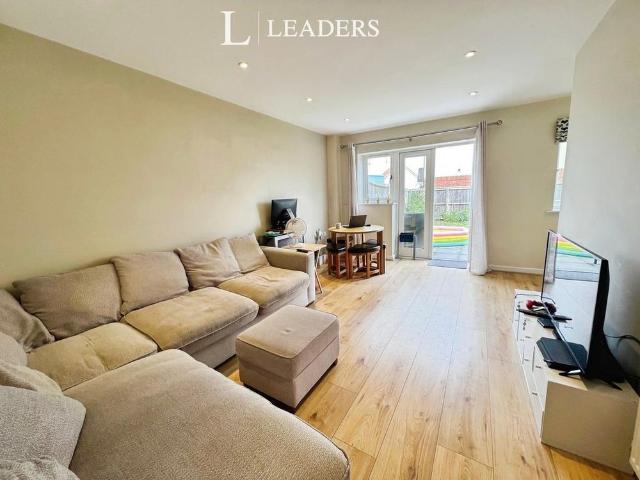 4 bedroom detached house to rent