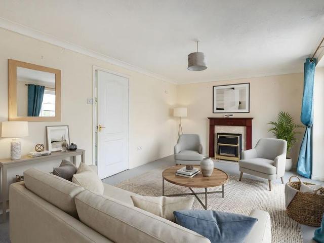 4 bedroom detached house to rent