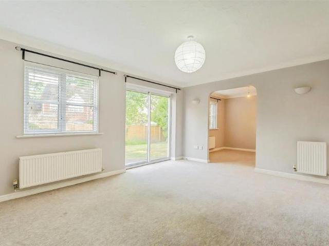 4 bedroom detached house to rent