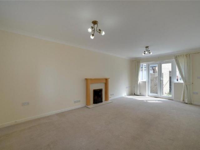 4 bedroom detached house to rent
