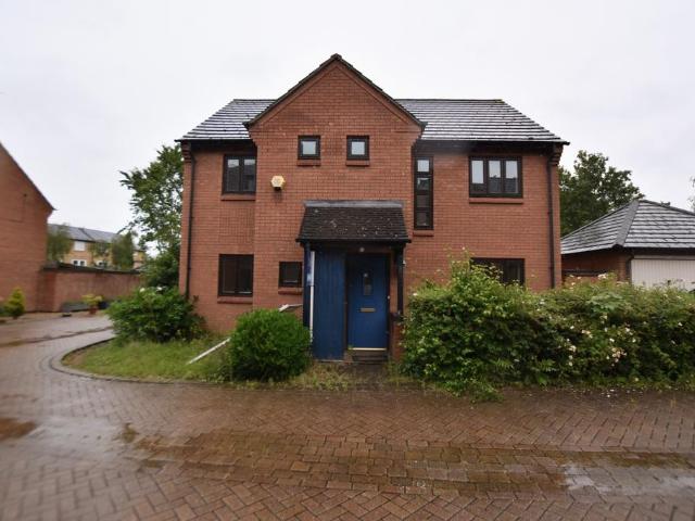 4 bedroom detached house to rent