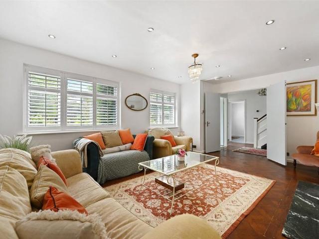 4 bedroom detached house to rent