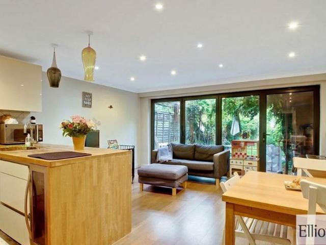 4 bedroom detached house to rent