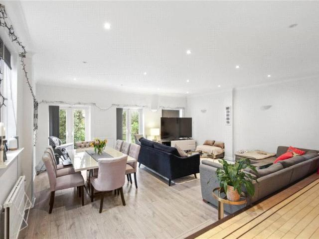 4 bedroom detached house to rent