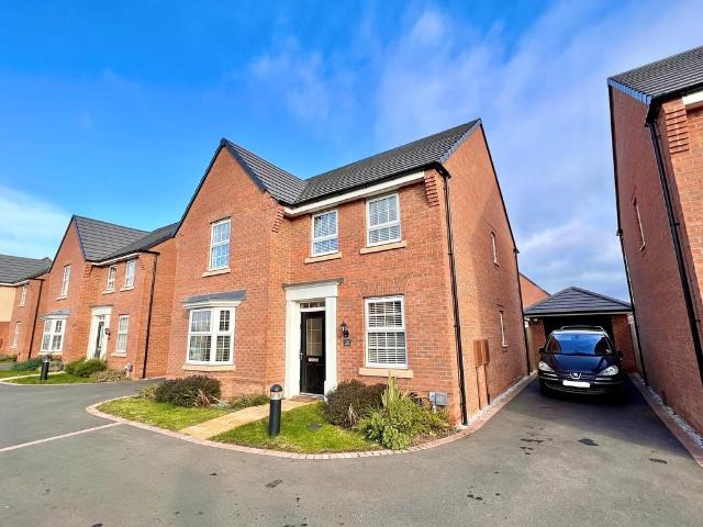 4 bedroom detached house to rent