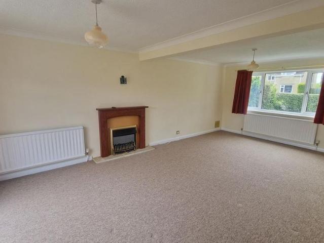 4 bedroom detached house to rent