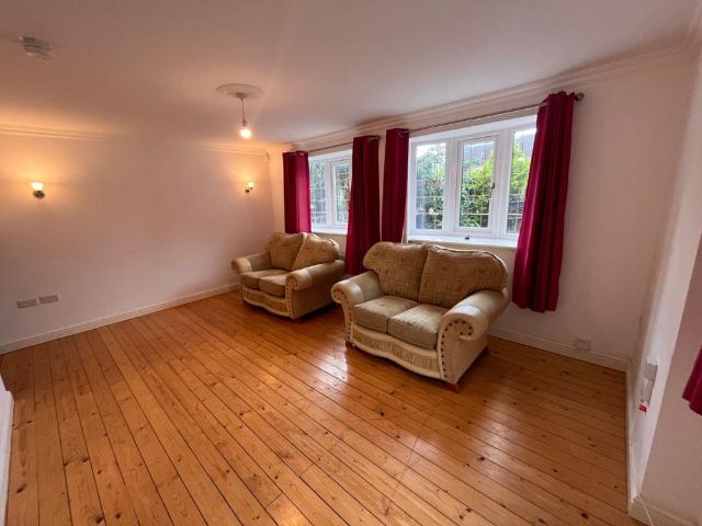 4 bedroom detached house to rent