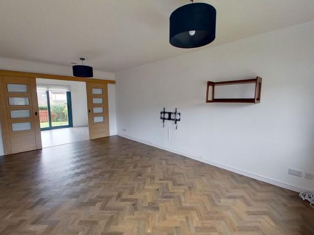 4 bedroom detached house to rent