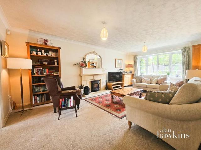 4 bedroom detached house to rent