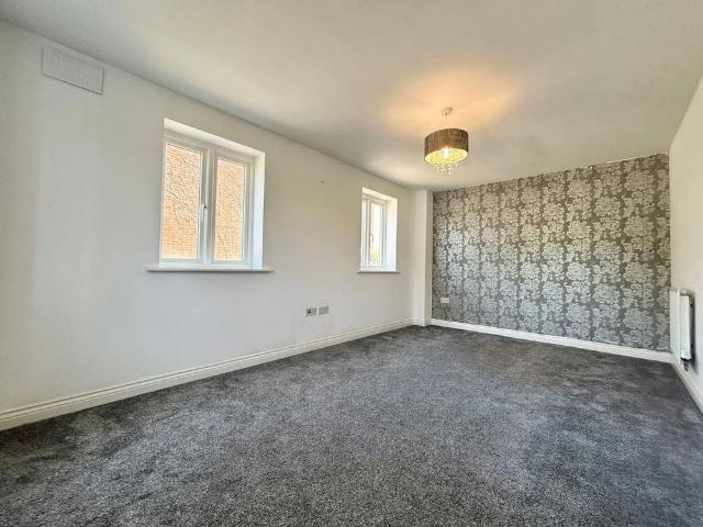 4 bedroom detached house to rent