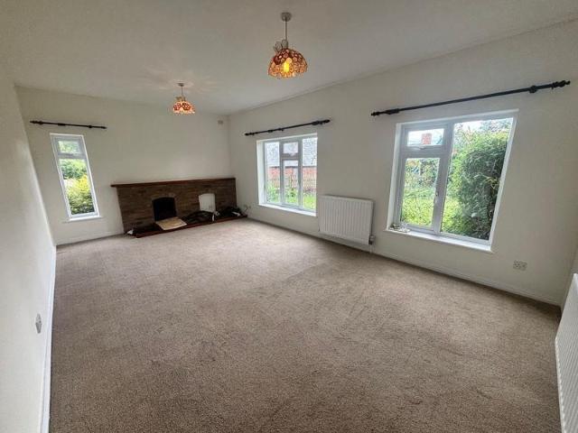 4 bedroom detached house to rent