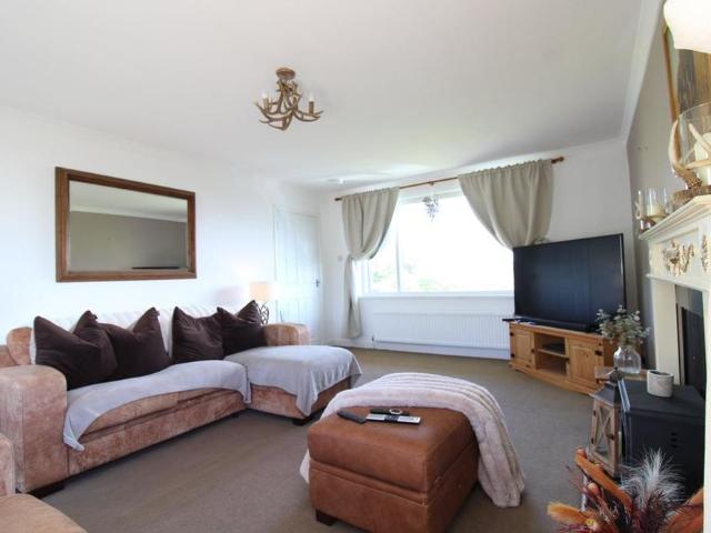 4 bedroom detached house to rent