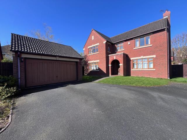 4 bedroom detached house to rent