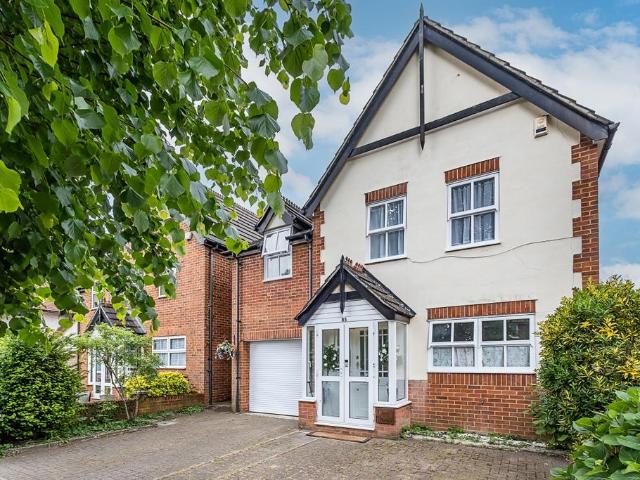 4 bedroom detached house to rent