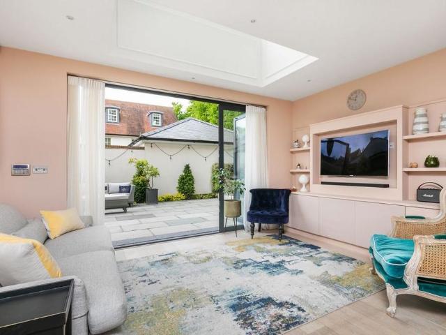 4 bedroom detached house to rent