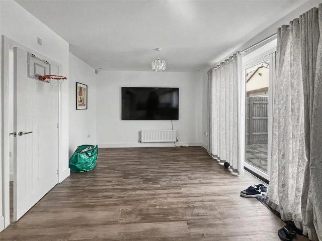 4 bedroom detached house to rent