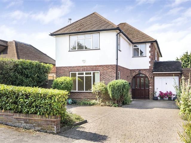 4 bedroom detached house to rent