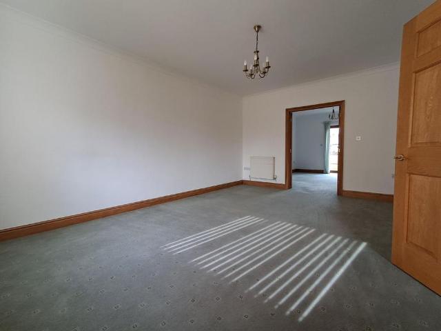 4 bedroom detached house to rent