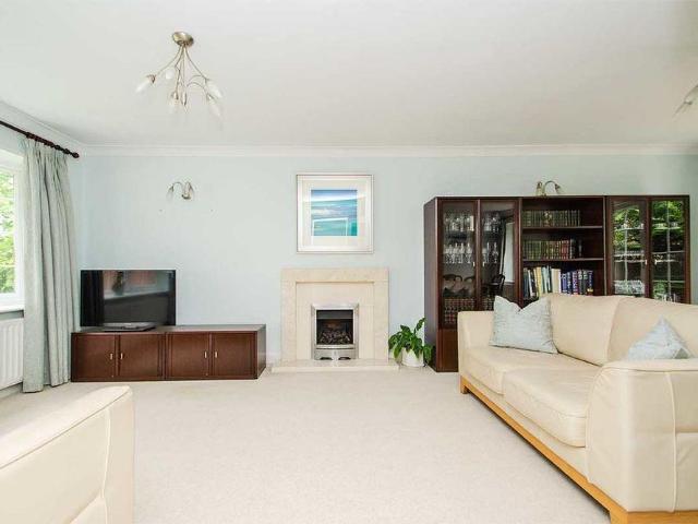 4 bedroom detached house to rent