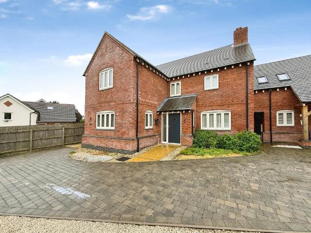 4 bedroom detached house to rent