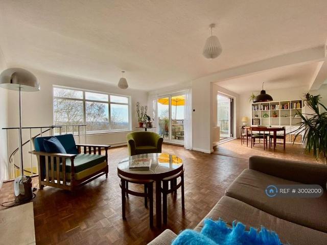 4 bedroom detached house to rent
