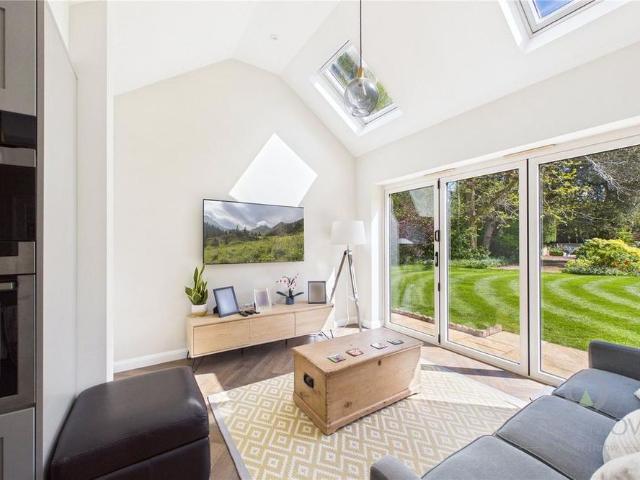 4 bedroom detached house to rent
